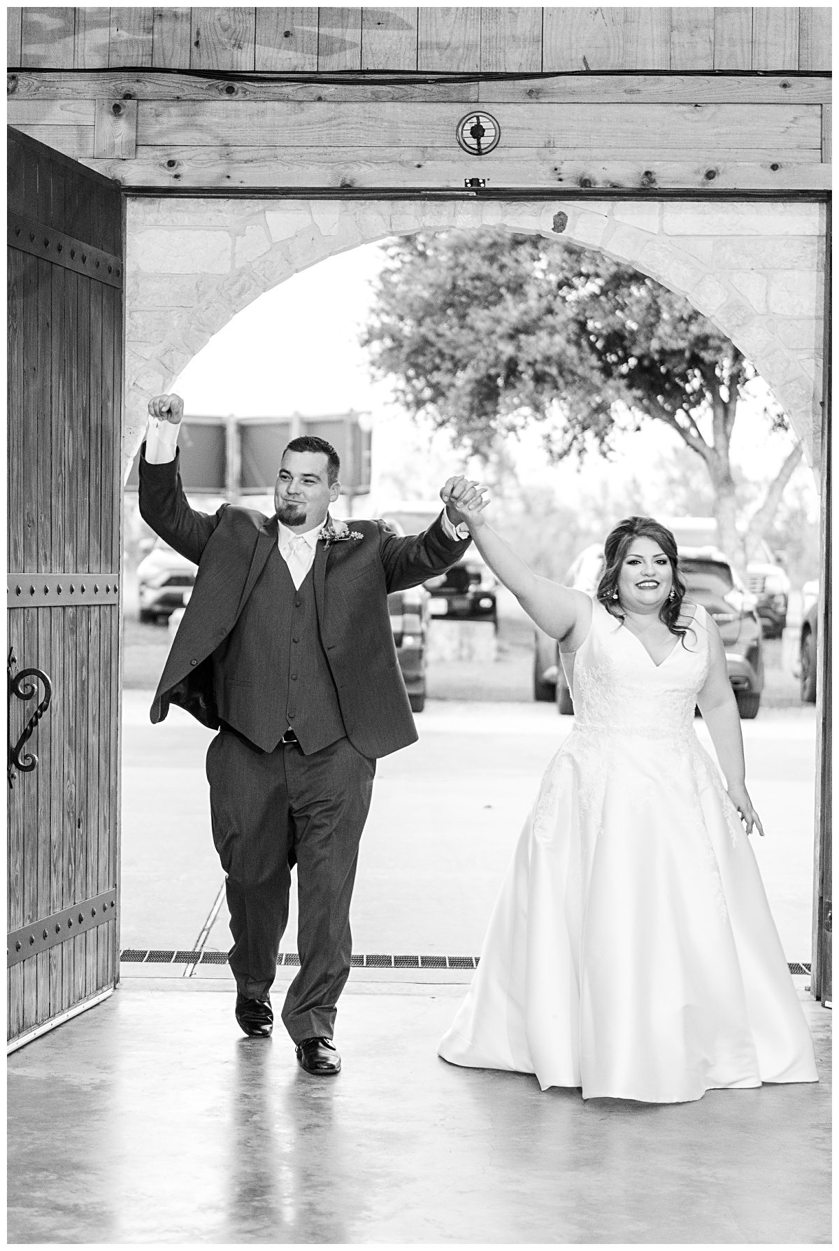 Fall-Inspired Texas Wedding | Danielle + Jonathon - Emery's Buffalo ...